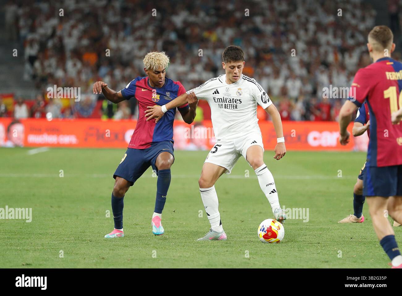 (L-R) Lamine Yamal (Barcelona), Arda Guler (Real), APRIL 27, 2025 - Football / Soccer : Spanish ...