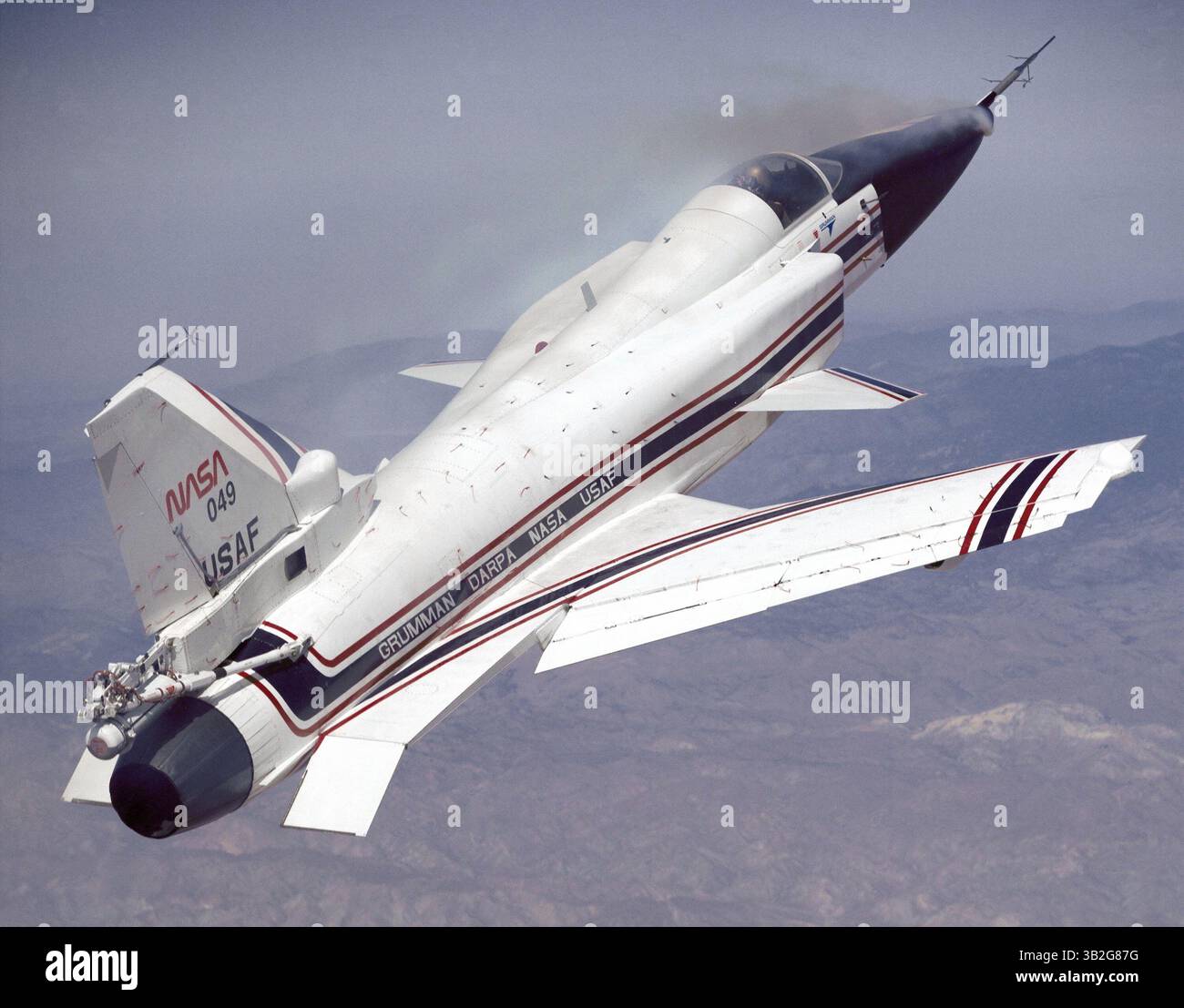 The Grumman X-29 American experimental aircraft that tested a forward ...