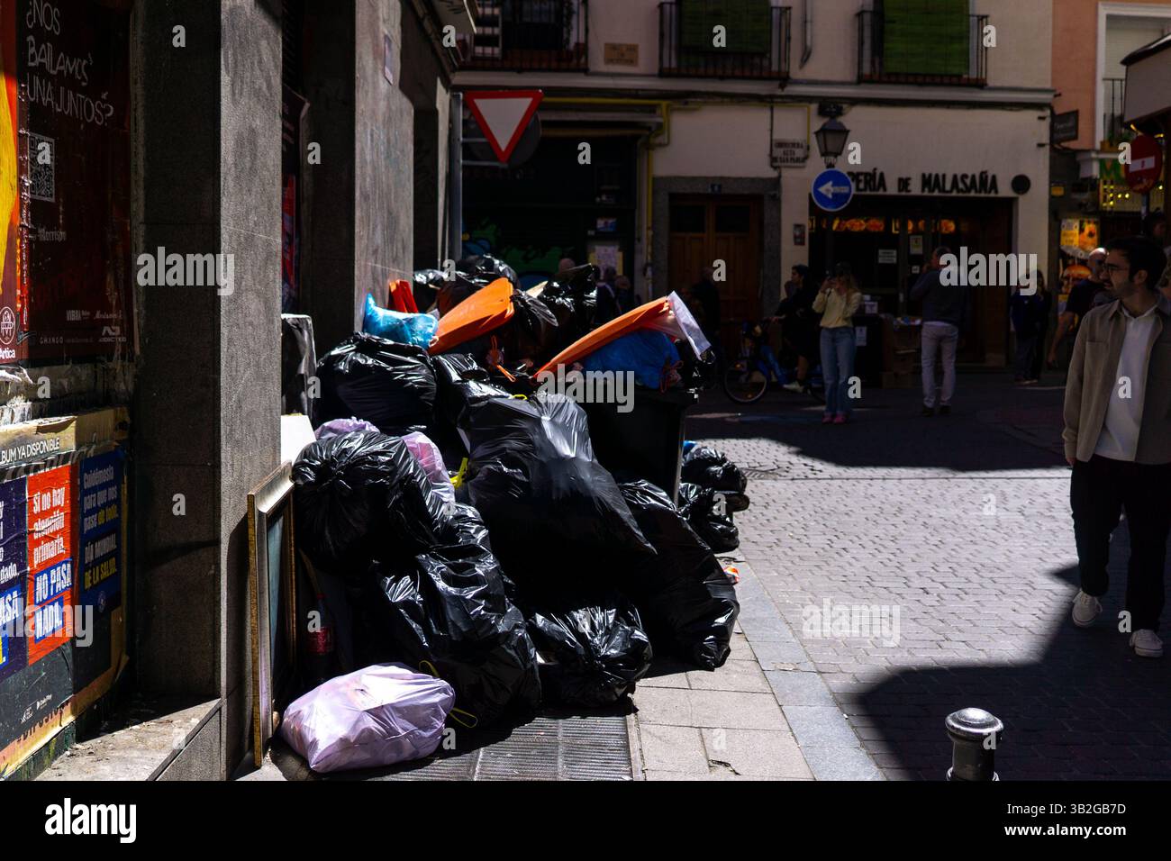 Madrid, Spain. 27th Apr, 2025. Garbage piled up on a street in Madrid ...