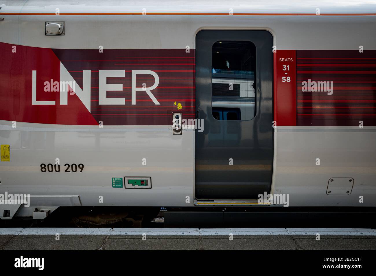 LNER Kings Cross London - LNER Train at London Kings Cross Station ...