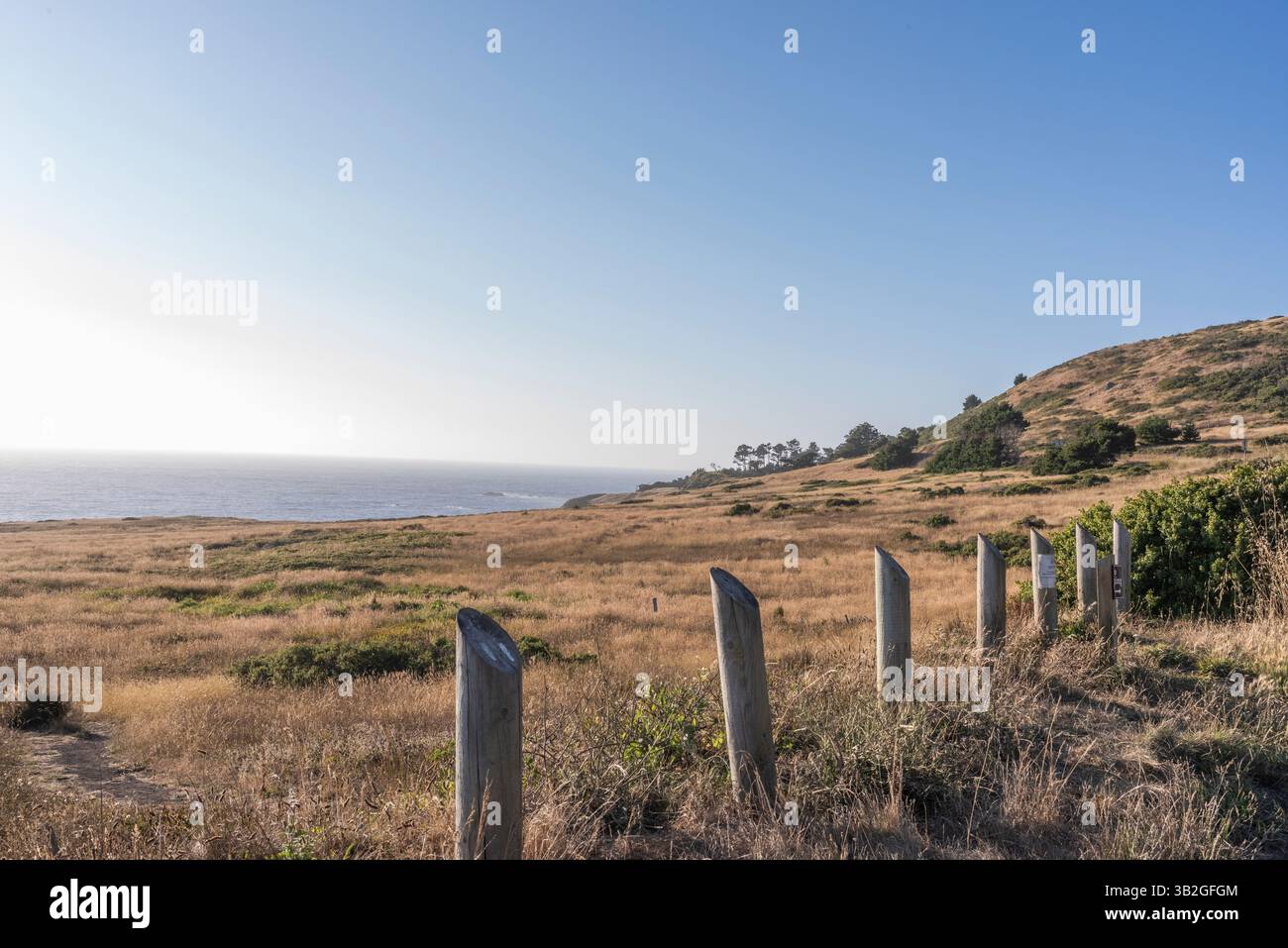 Quiet roadside setting hi-res stock photography and images - Alamy