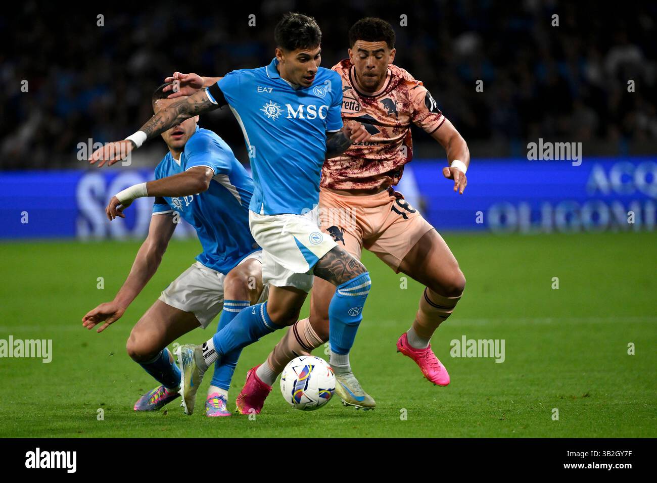 Napoli, Italy. 27th Apr, 2025. Che Adams of Torino FC (r), Alessandro ...