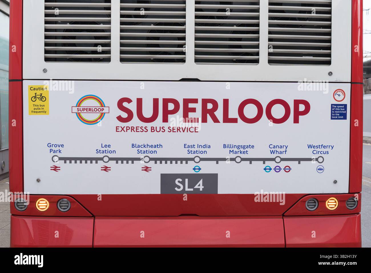 London , United Kingdom. 27th April 2025: Superloop bus SL4 is being ...
