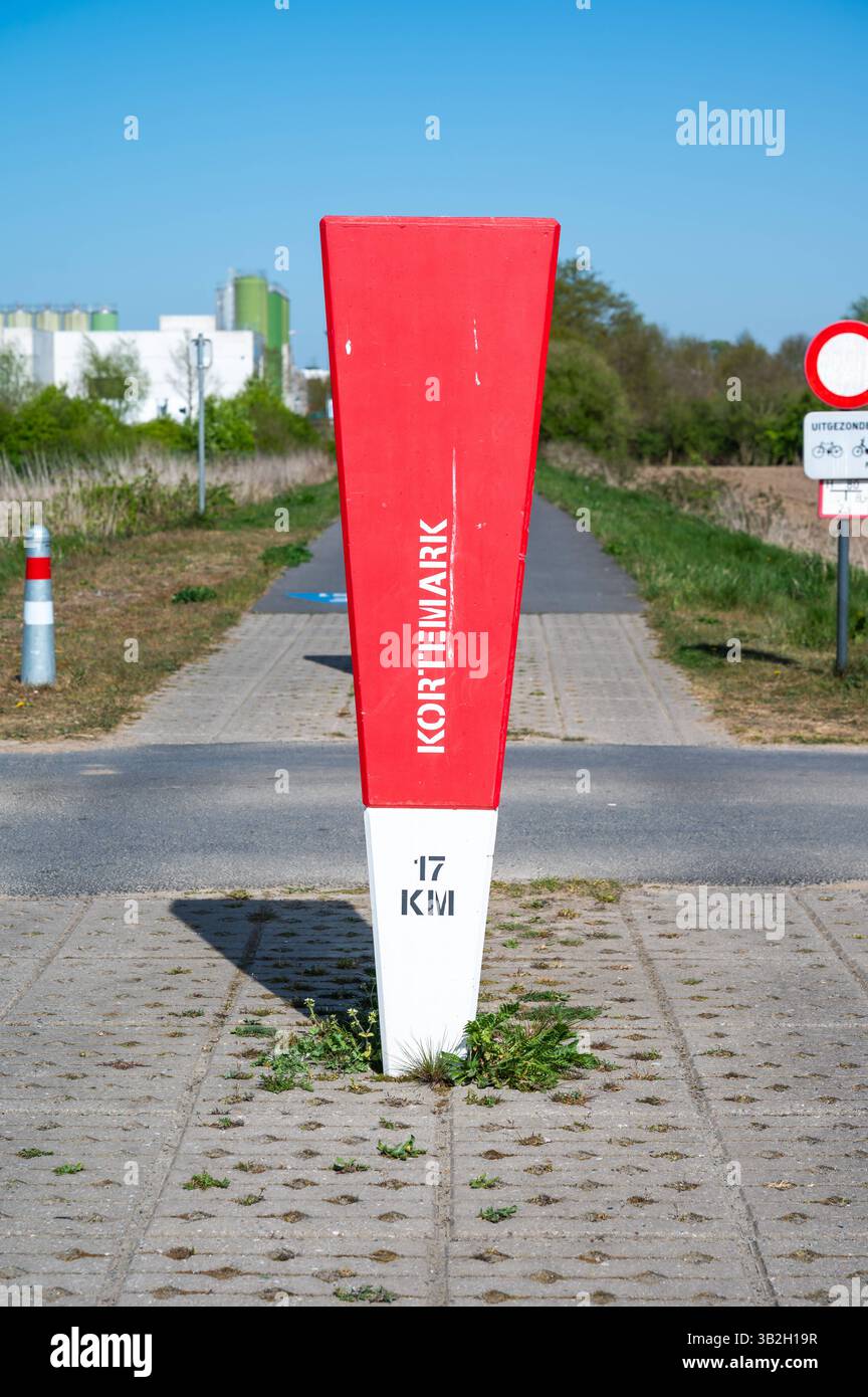 Sign of the F 351 cyclinr orute to Kortemark in Langemark ...
