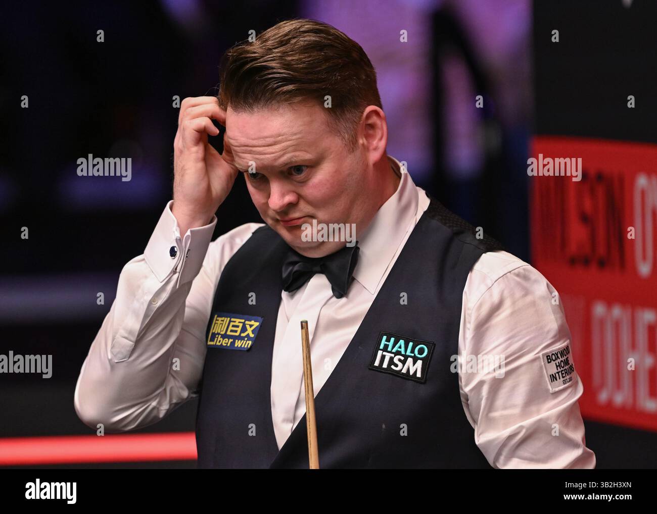Sheffield, UK. 27th Apr, 2025. Shaun Murphy reacts during his Round 2 ...