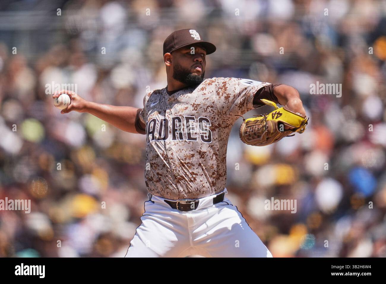 San Diego Padres starting pitcher Randy Vasquez works against a Tampa ...