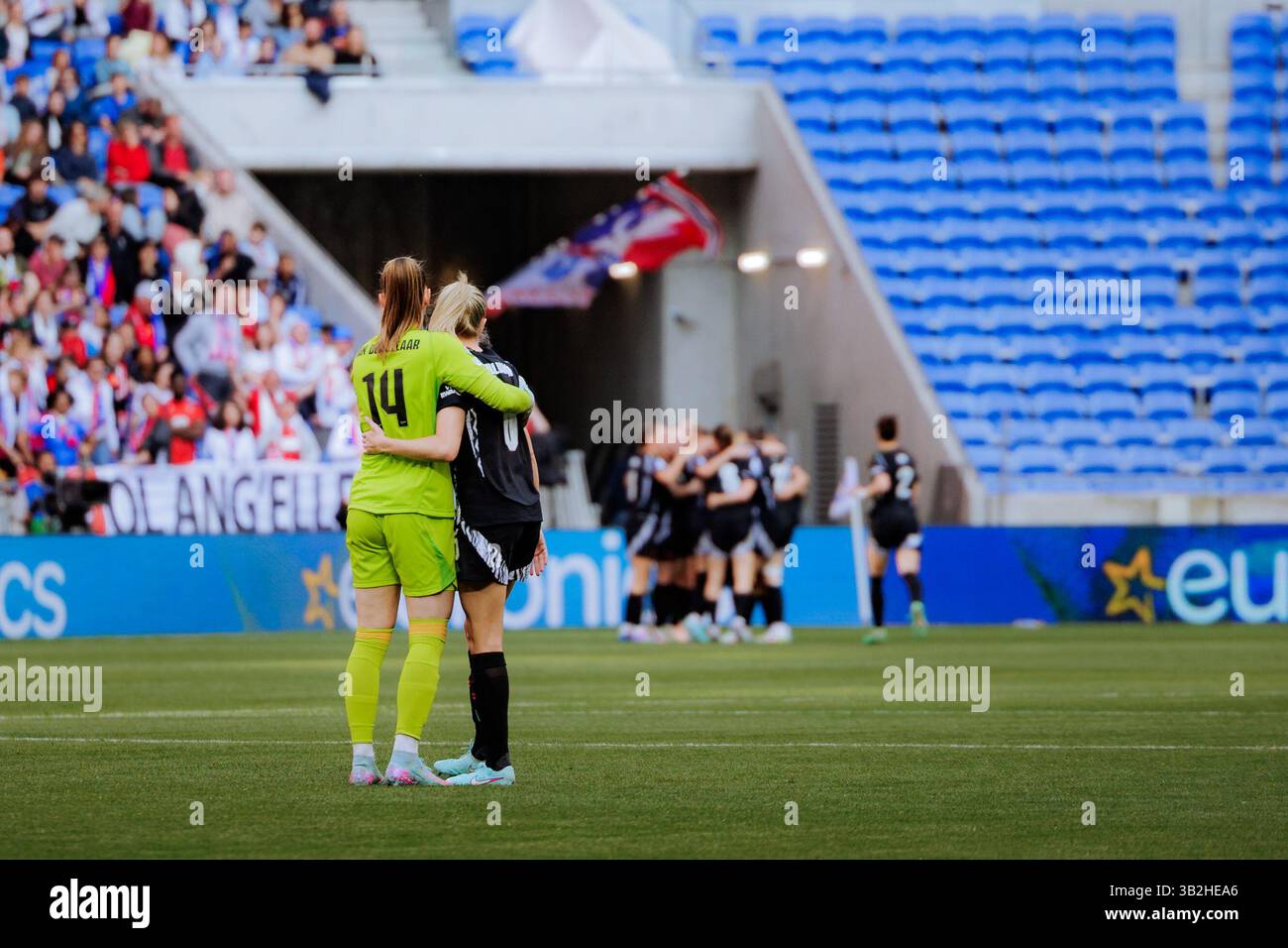Lyon, France. 27th Apr, 2025. Lyon, France Goalkeeper Daphne van ...