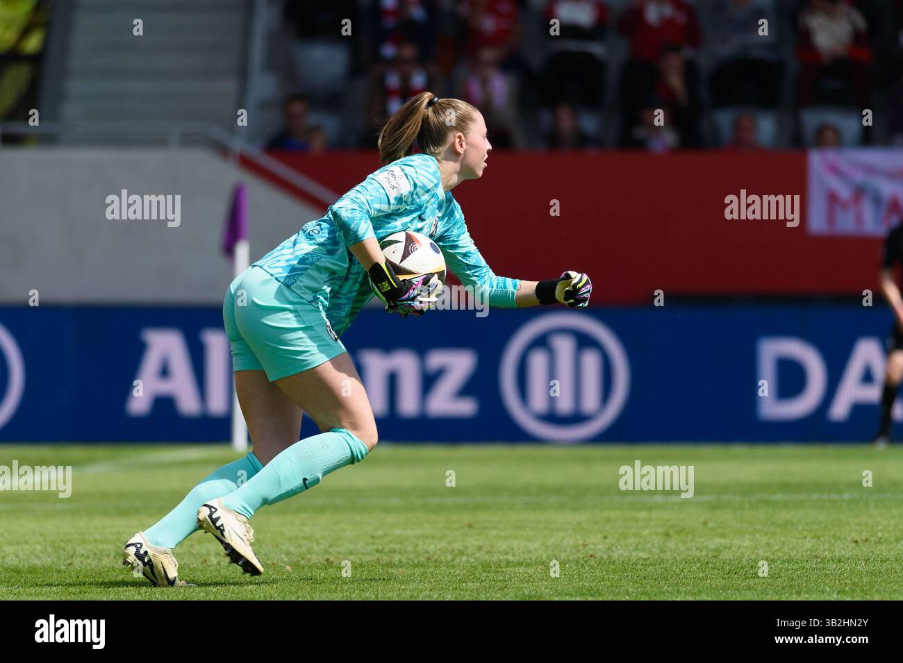 Munich, Germany. 27th Apr, 2025. Munich, Germany, Apr 27th 2025: Goalkeeper Rafaela Borggraefe ...