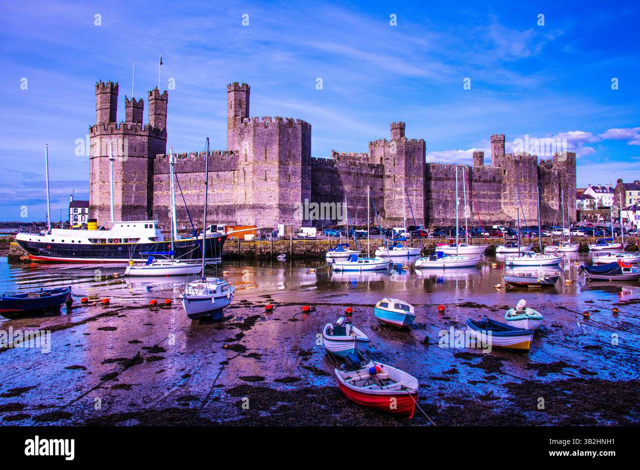 Mv caernarfon castle hi-res stock photography and images - Alamy