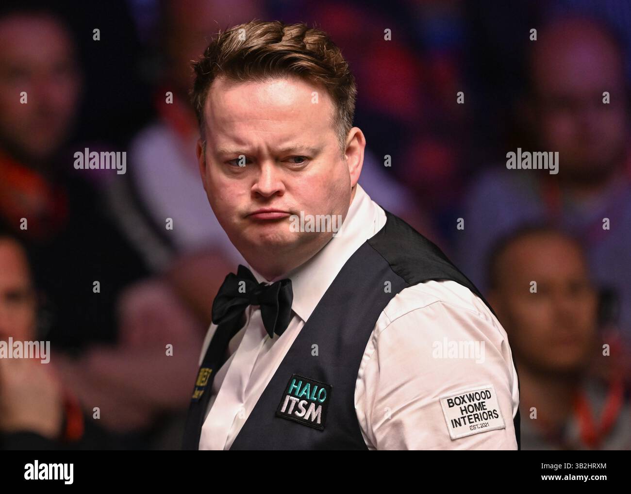 Sheffield, UK. 27th Apr, 2025. Shaun Murphy reacts during his Round 2 ...