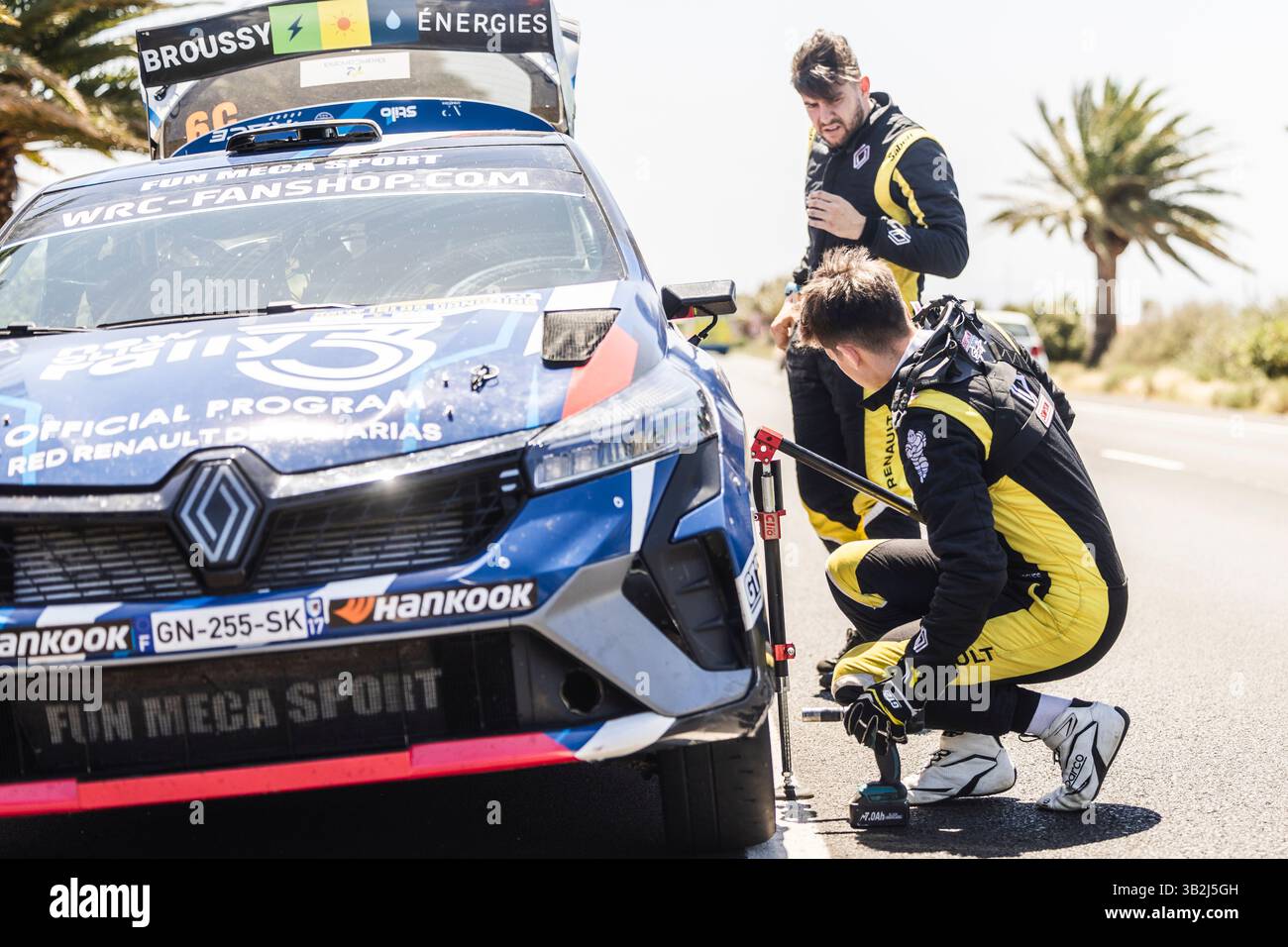 Las Palmas, Espagne. 27th Apr, 2025. PELAMOURGUES Arthur, Renault Clio Rally3, portrait during ...