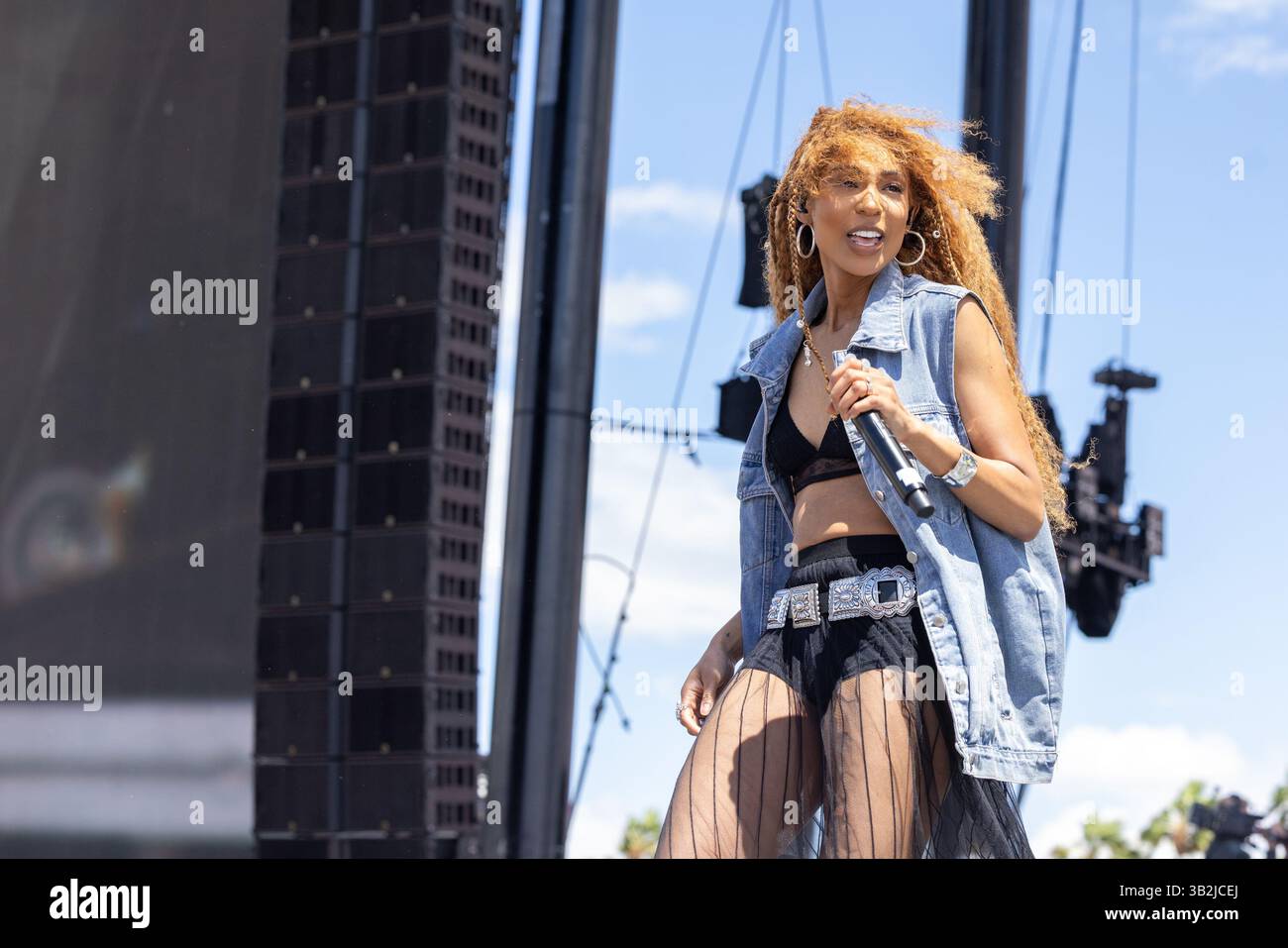 Indio, USA. 26th Apr, 2025. Singer Tiera Kennedy during the Stagecoach ...