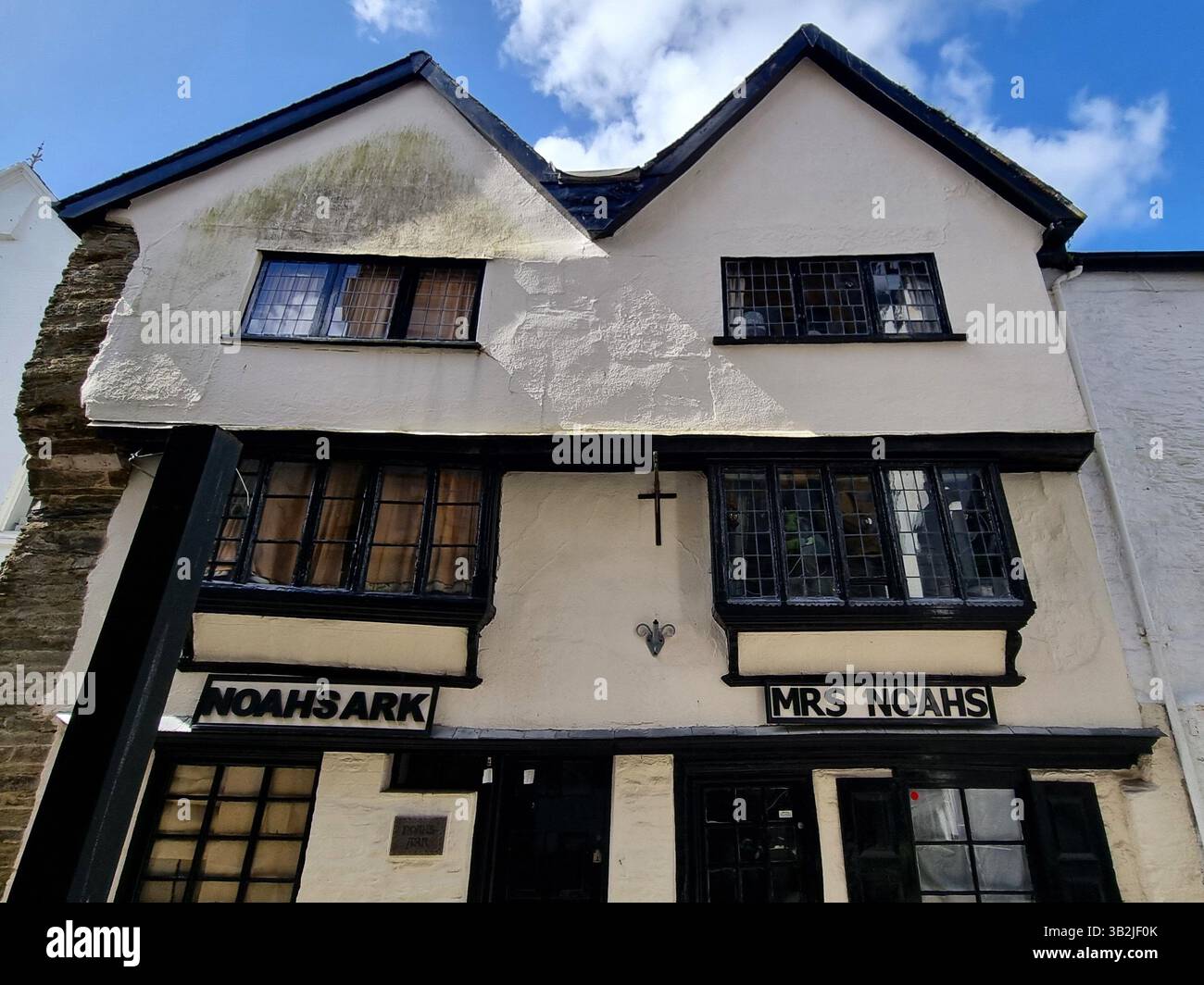 Facade ancient timbered elizabethan hi-res stock photography and images ...
