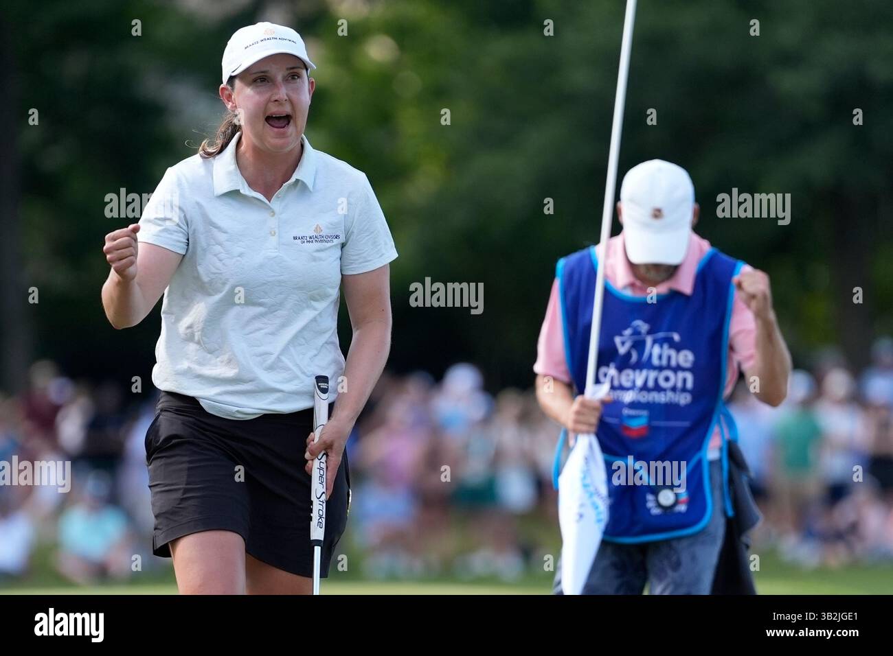 Lindy Duncan celebrates her putt on the 18th green during the final ...