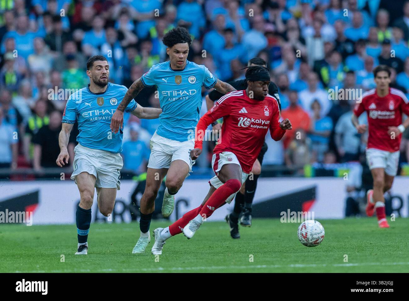 London, England on 27 April 2025. Anthony Elanga of Nottingham Forest ...