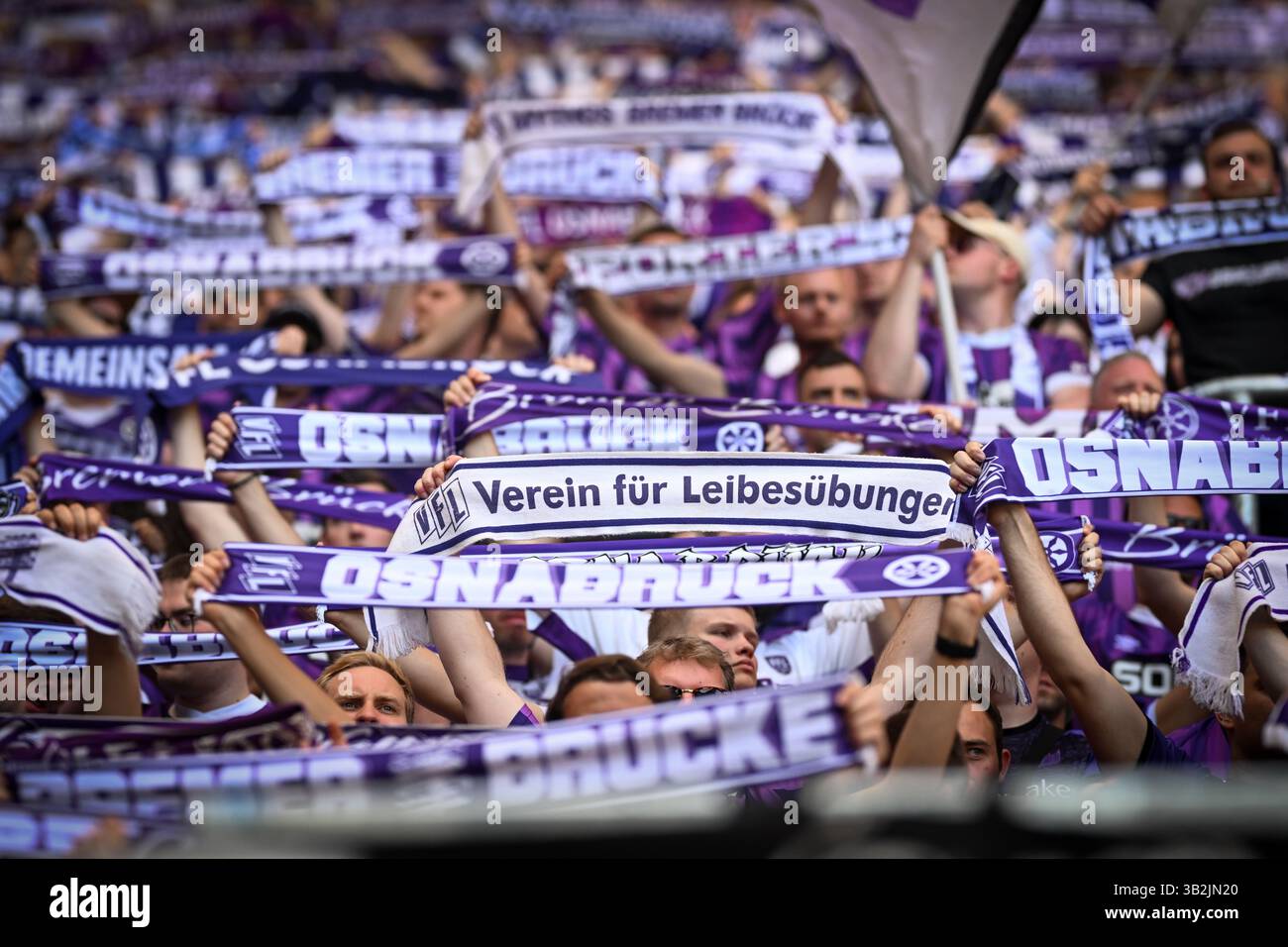 3. Liga - Alemannia Aachen - VfL Osnabrück am 27.04.2025 im Tivoli in Aachen Fans aus Osnabrück ...