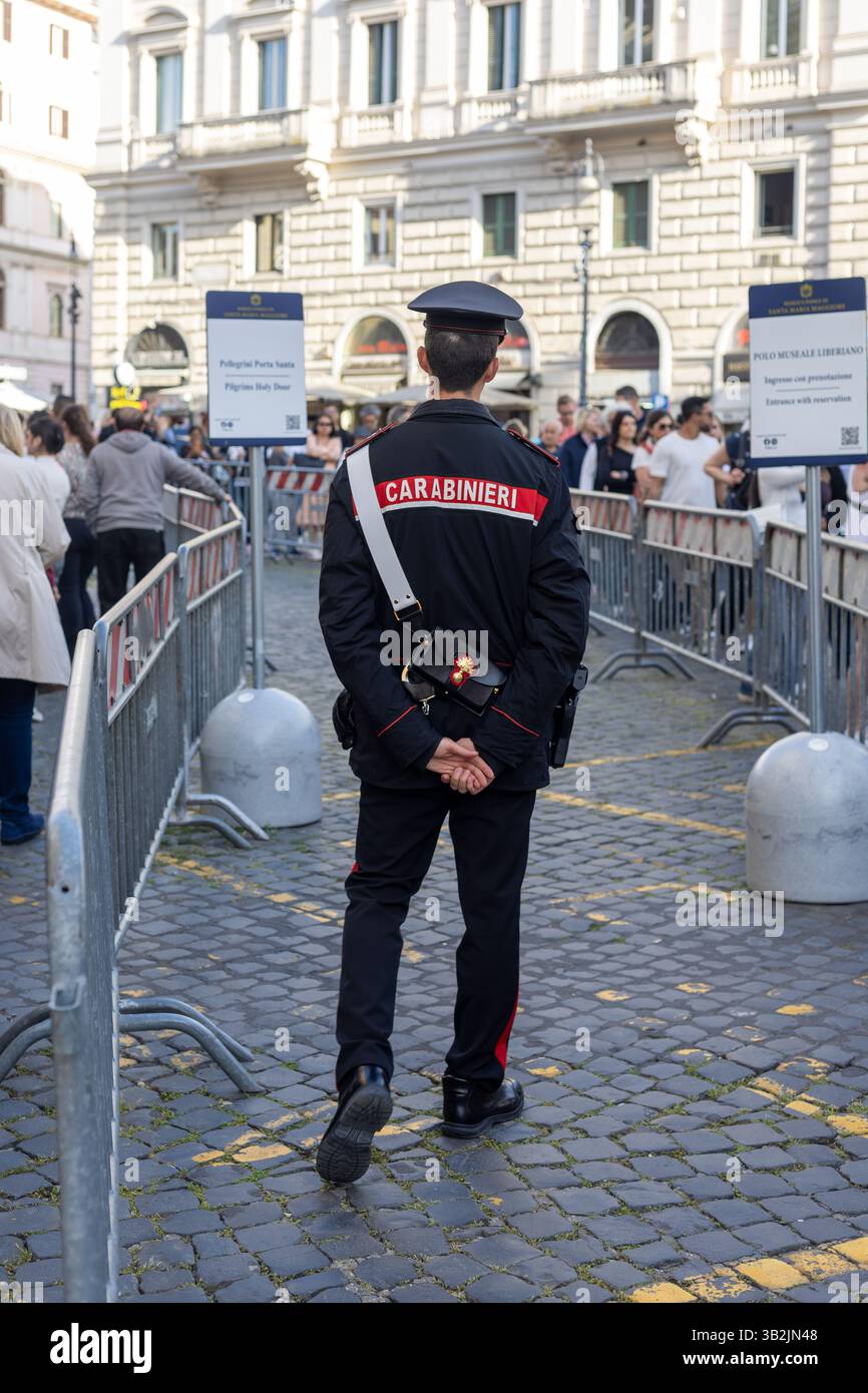 Rom, Italien - April, 22, 2025: A Carabinieri officer stands with arms ...