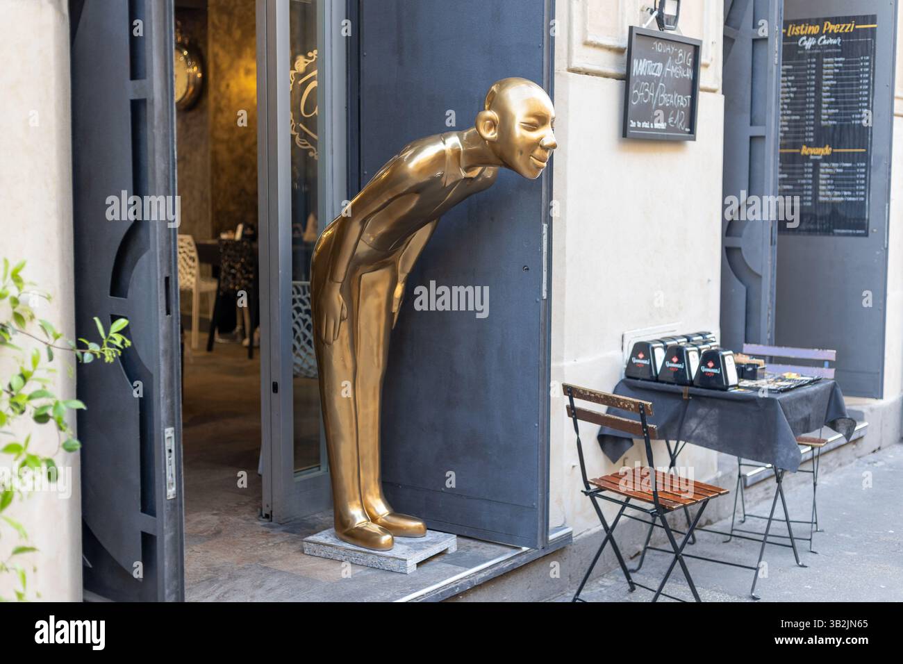 Rom, Italien - April, 22, 2025: A striking golden sculpture of a ...