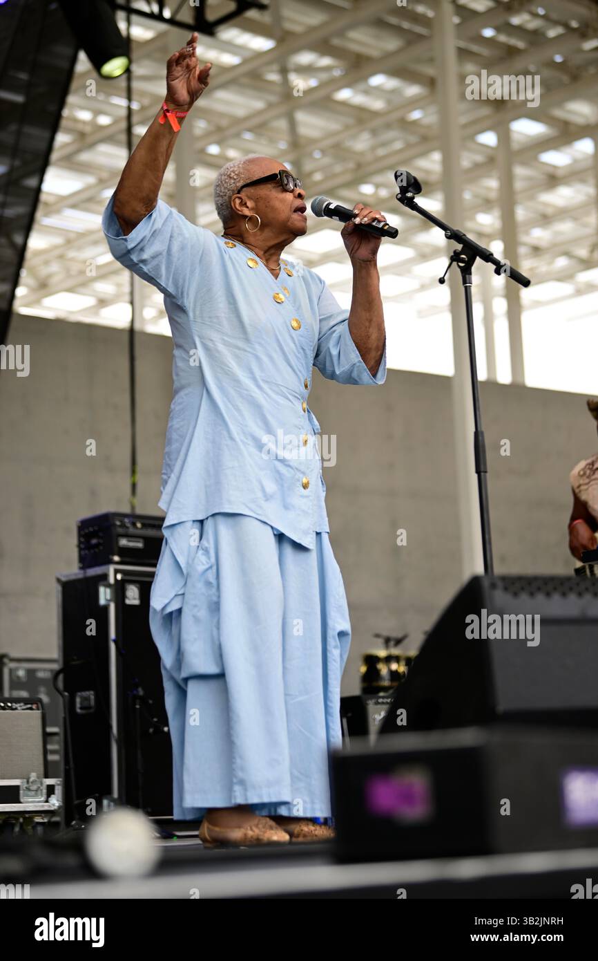 April 26, 2025: ELIZABETH KING performs during the Austin Blues ...