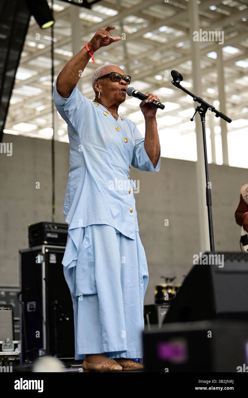 April 26, 2025: ELIZABETH KING performs during the Austin Blues ...