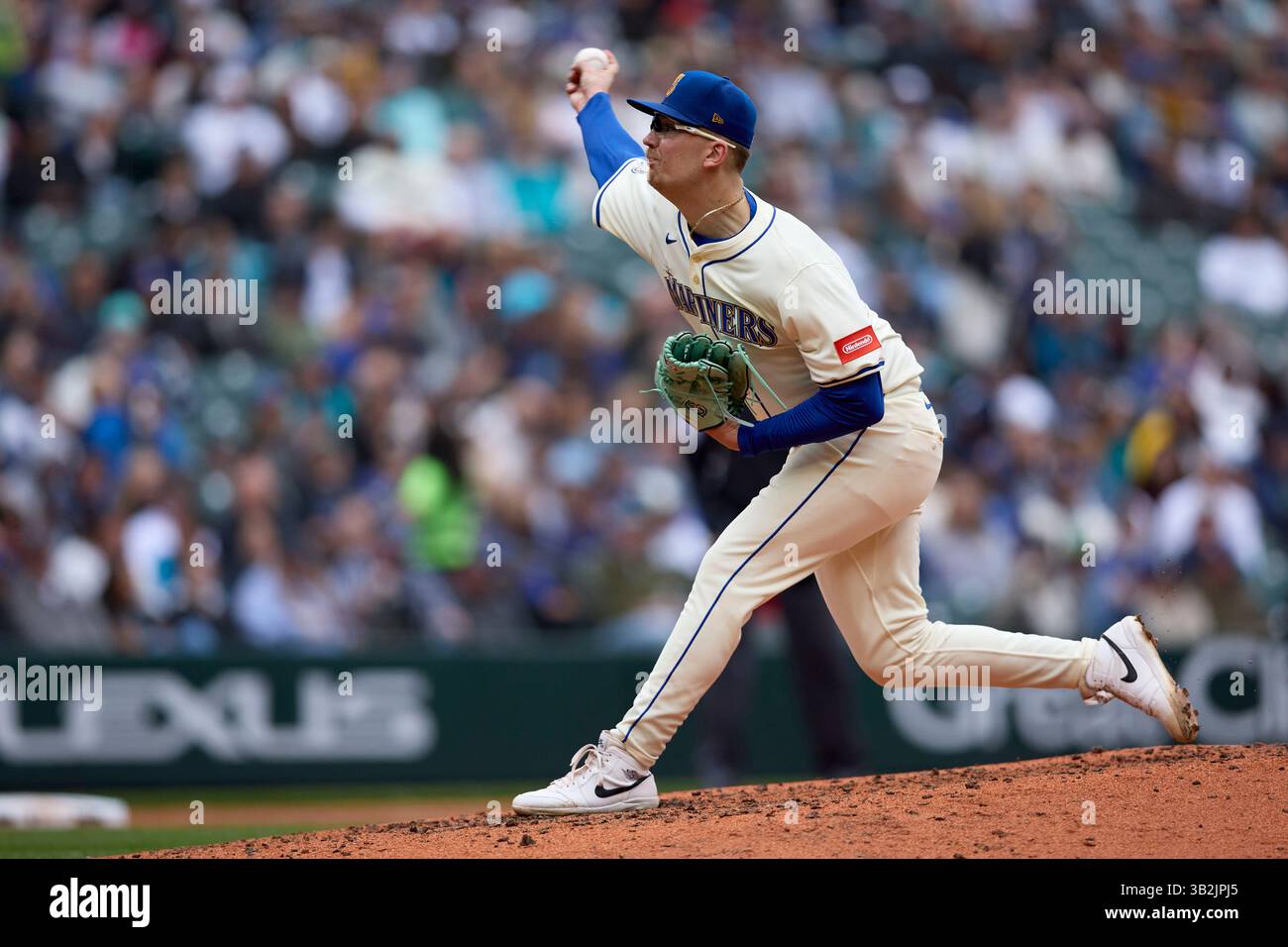 Seattle Mariners starting pitcher Logan Evens throwing to a Miami ...