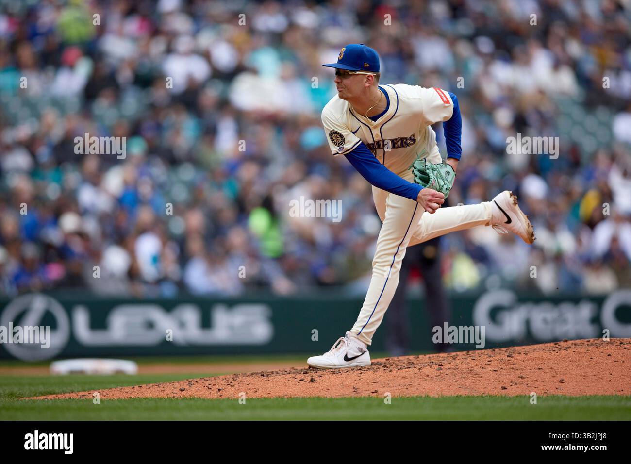Seattle Mariners starting pitcher Logan Evens throwing to a Miami ...