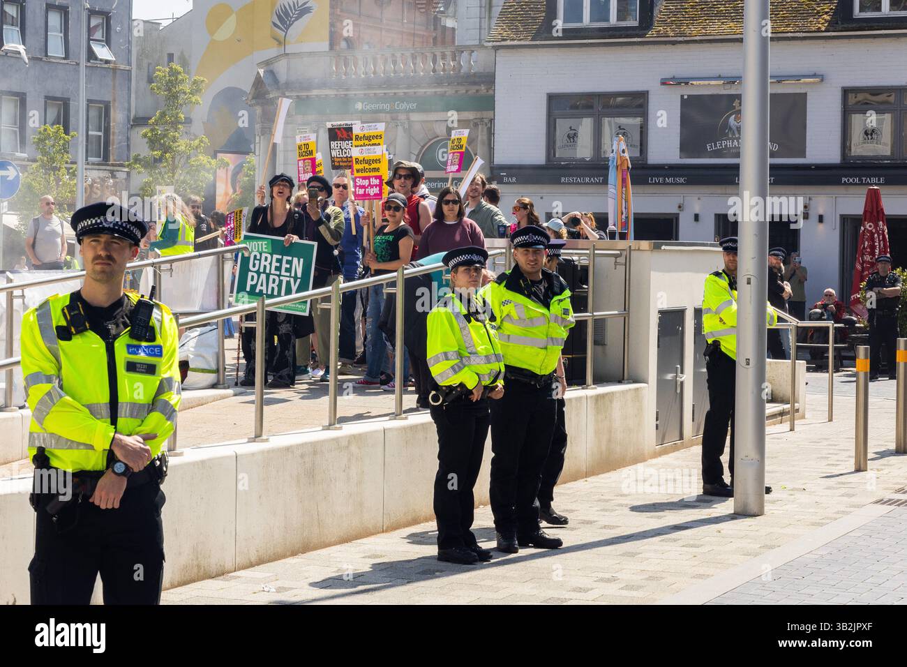 Dover migrants 2025 hi-res stock photography and images - Alamy