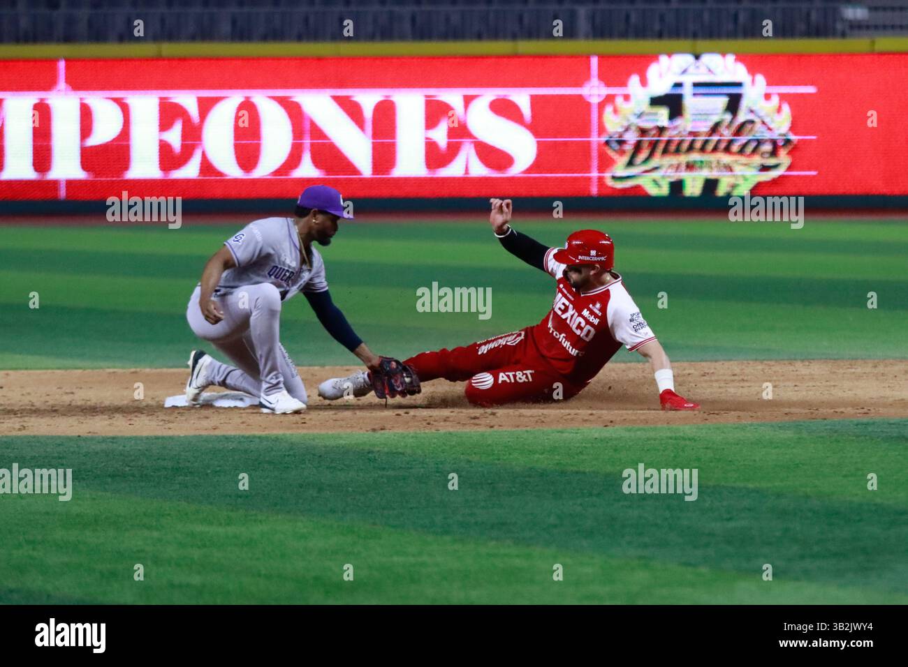 Mexico City, Mexico. 25th Apr, 2025. Second baseman Kelvin Gutiérrez ...