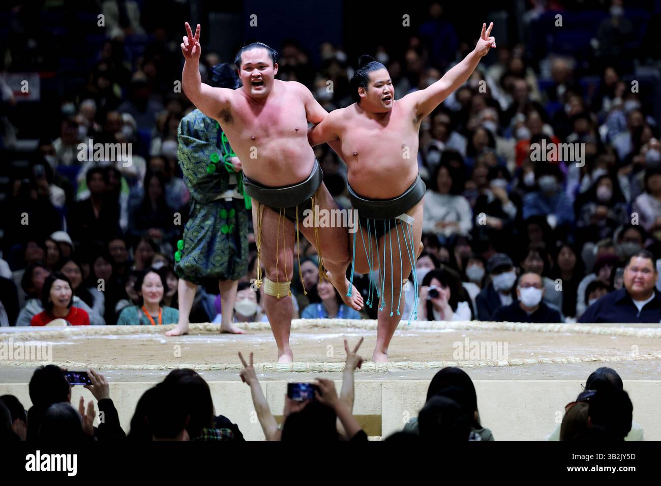 Yokohama Arena, Kanagawa, Japan. 26th Apr, 2025. Shokkiri/comic sumo ...