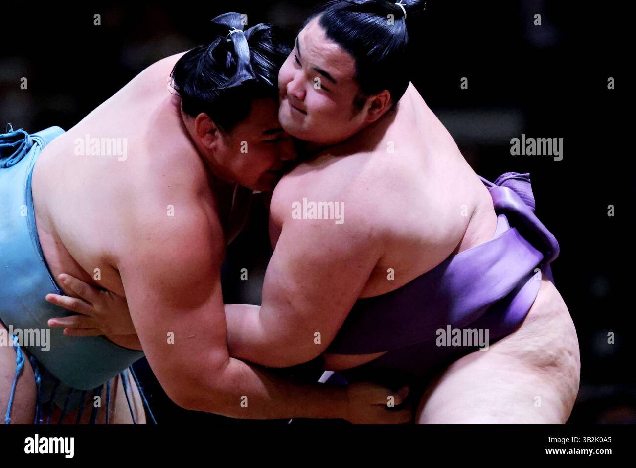 Yokohama Arena, Kanagawa, Japan. 26th Apr, 2025. (L-R) Oshoma, Onokatsu ...