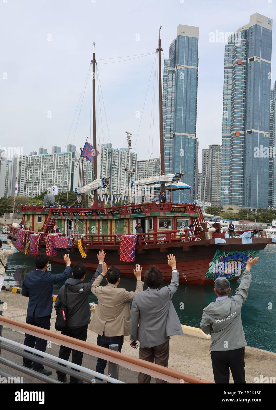 Joseon Dynasty diplomatic ship departs for Japan A replica ship of the ...
