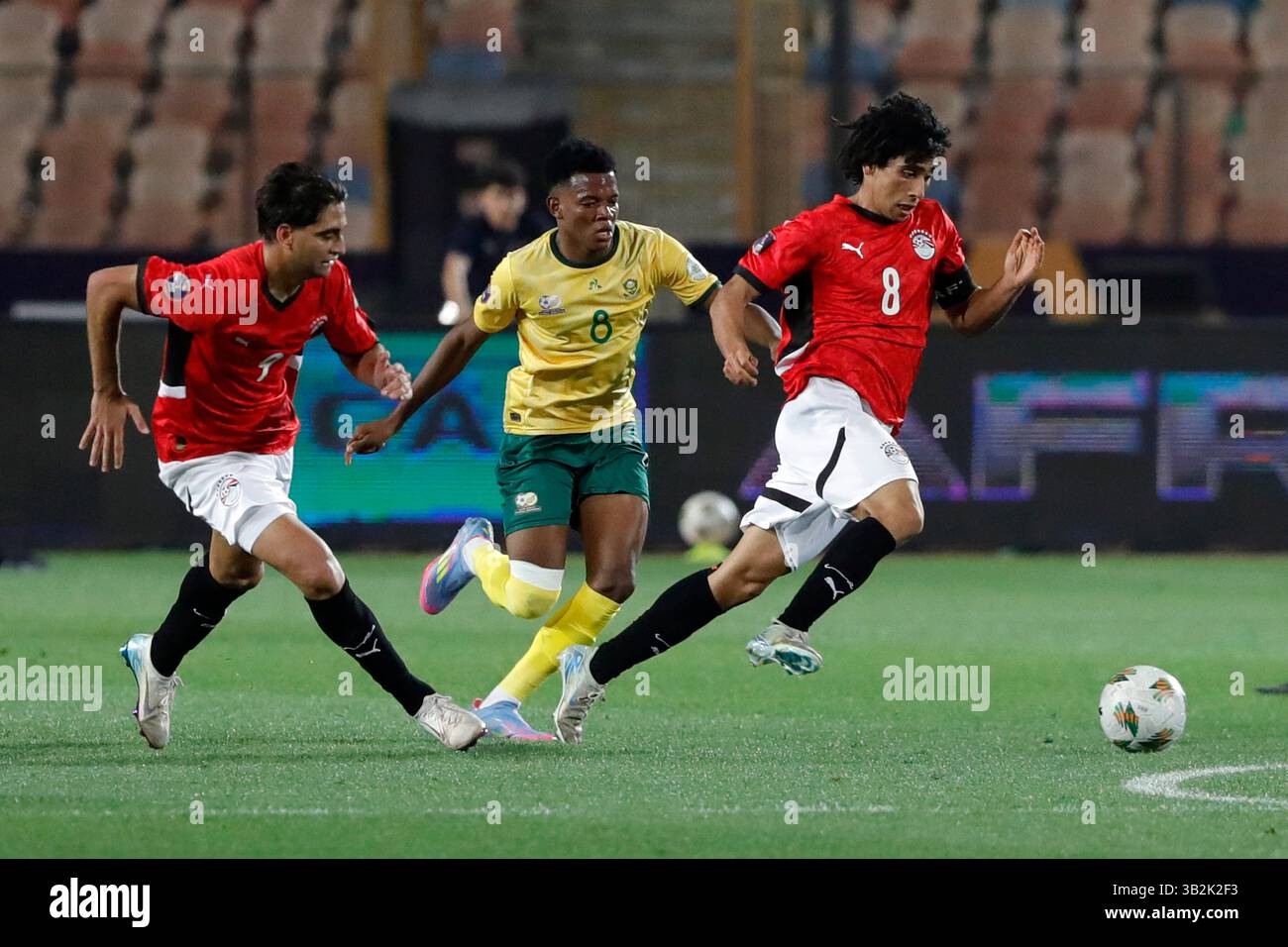 Cairo, Egypt. 27th Apr, 2025. Ahmed Khaled Gomaa Soliman (R) of Egypt ...