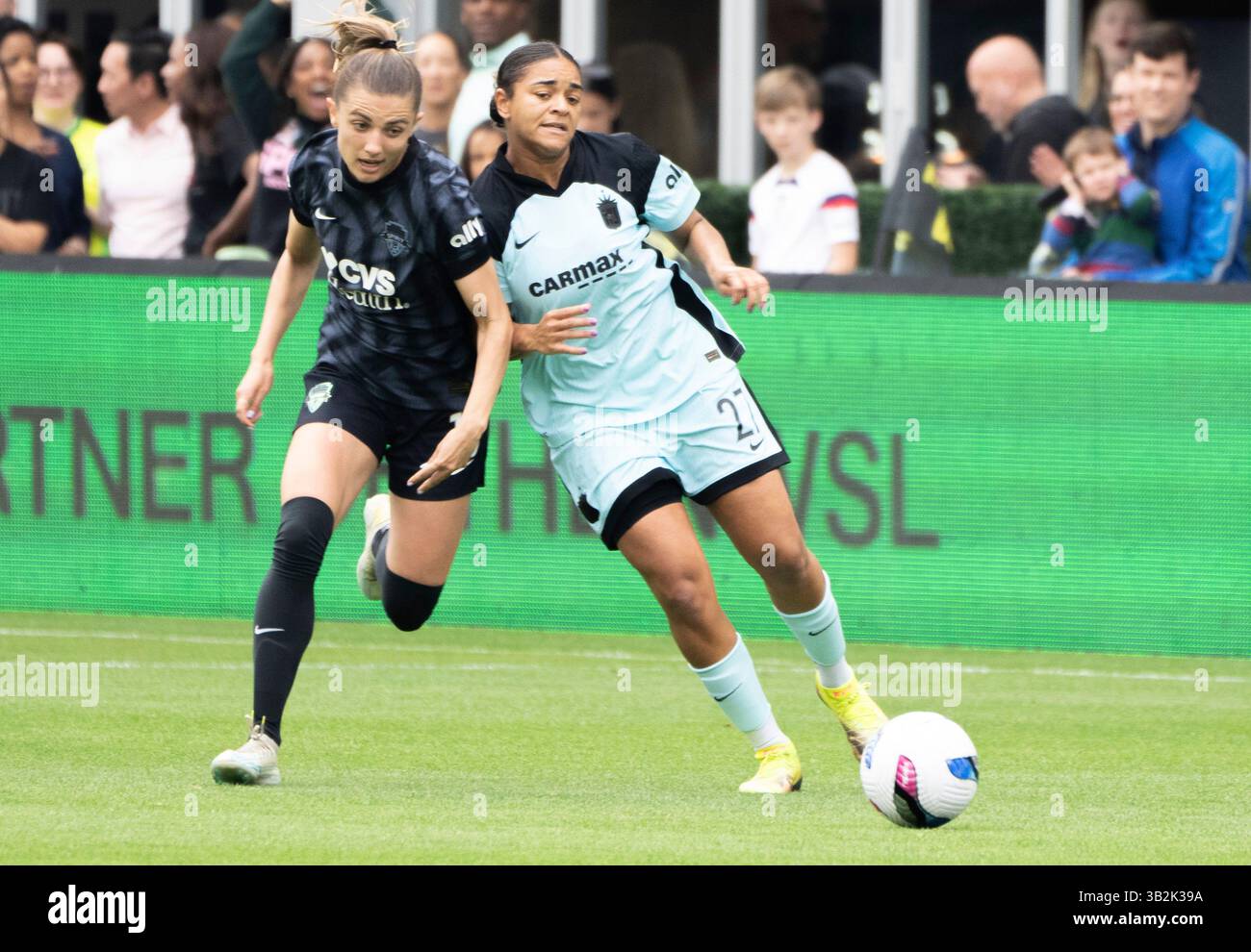 WASHINGTON, DC - APRIL 26: Gotham FC defender Jess Carter (27) and ...