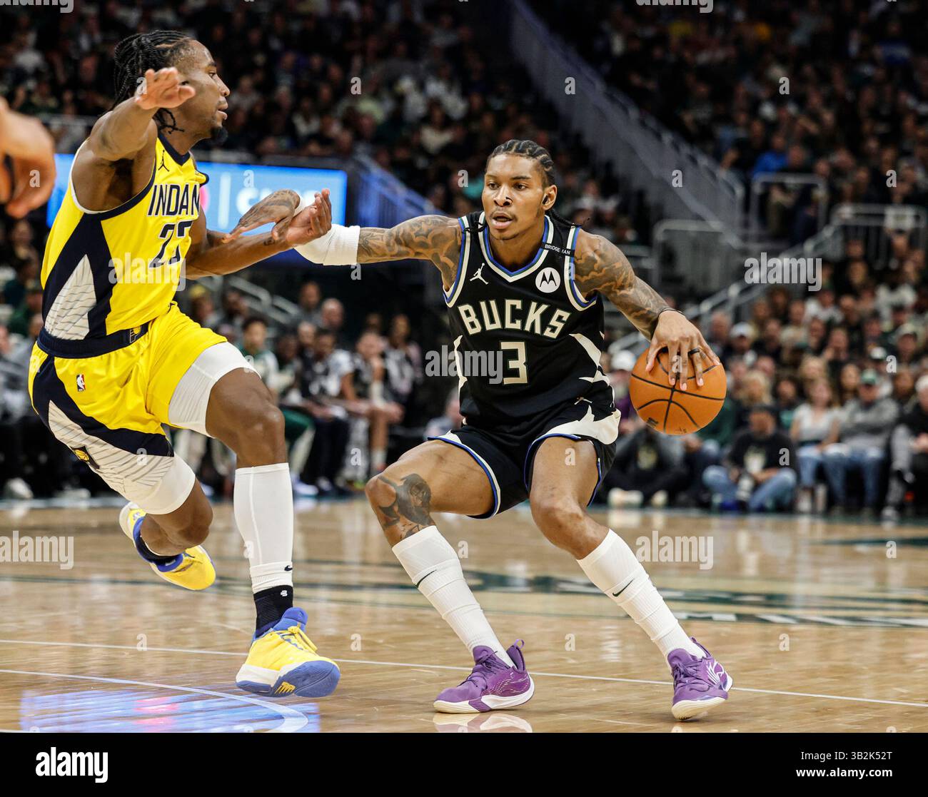 Milwaukee Bucks' Kevin Porter Jr. (3) drives against the Indiana Pacers ...