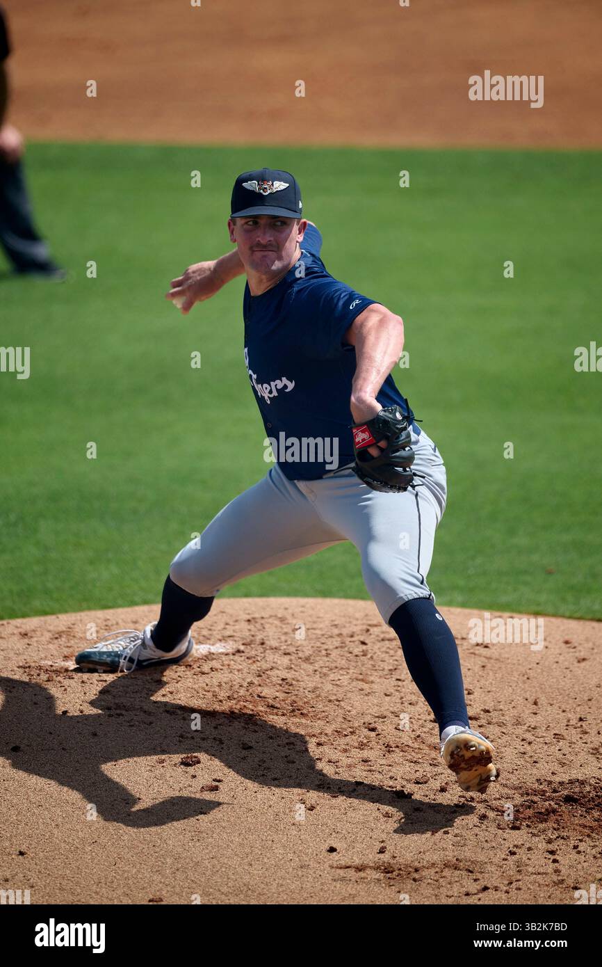 Lakeland Flying Tigers pitcher Josh Randall (32) delivers a pitch ...