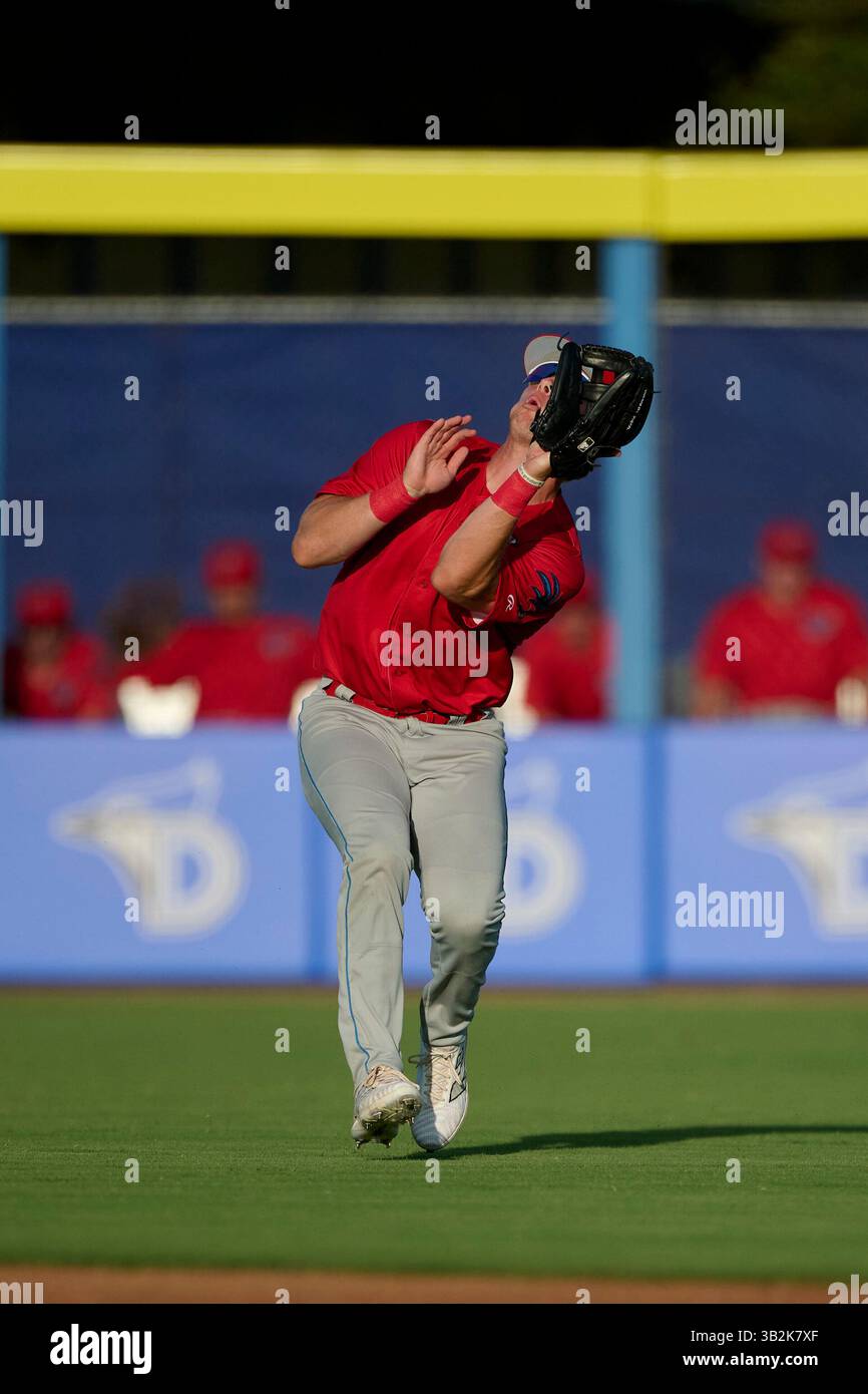 Clearwater Threshers outfielder Joel Dragoo (7) catching a fly ball ...