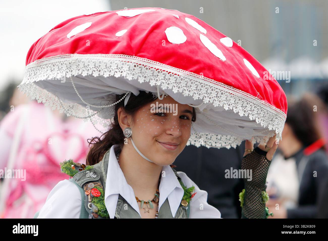 Bucharest, Romania. 27th Apr, 2025. A costumed comic enthusiast poses ...