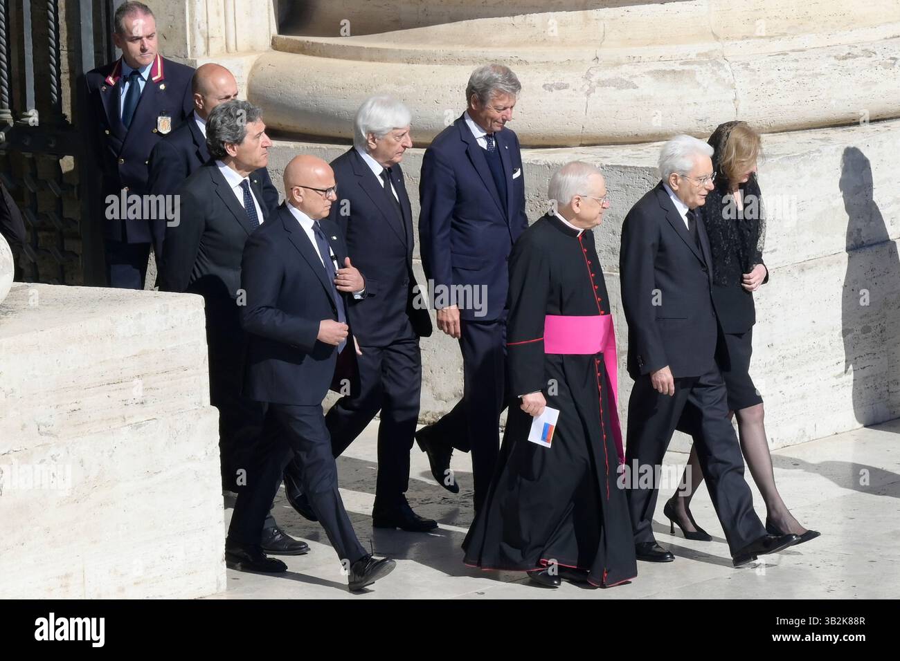 Vatican, Vatican. 26th Apr, 2025. President Sergio Mattarella (l) and ...