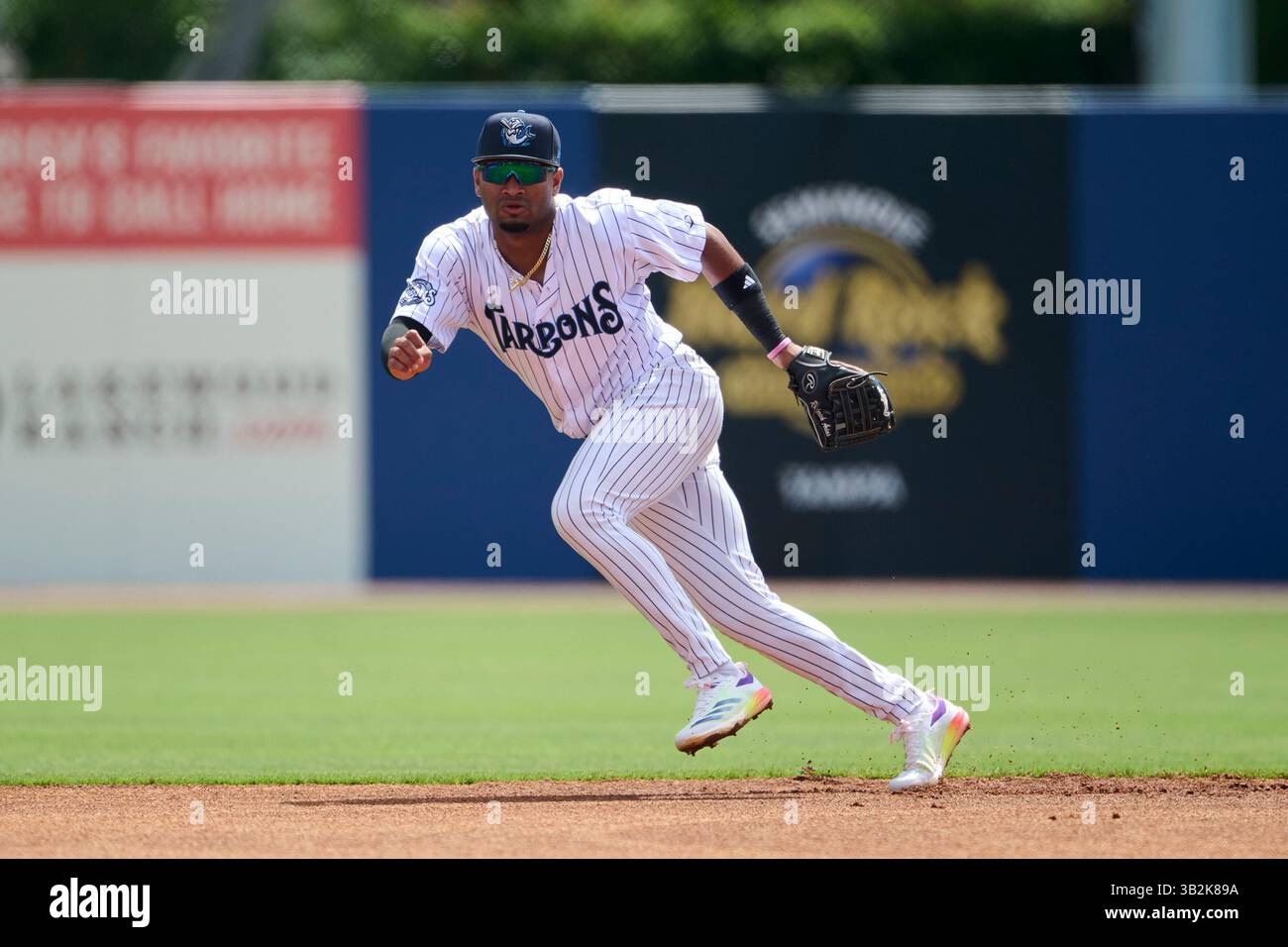 Tampa Tarpons shortstop Roderick Arias (7) fielding during an MiLB ...