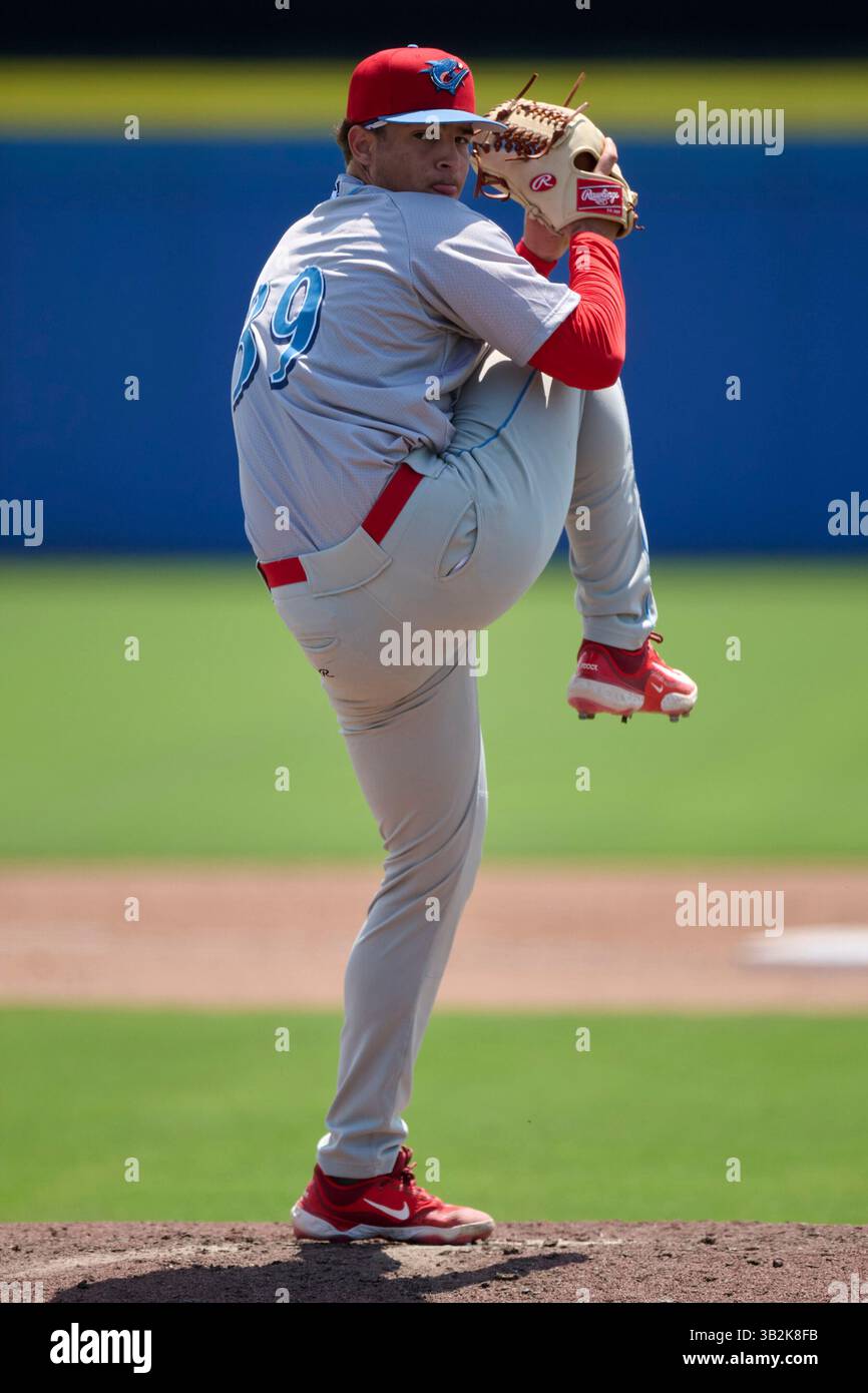 Clearwater Threshers pitcher Raymon Rosario (39) delivers a pitch ...