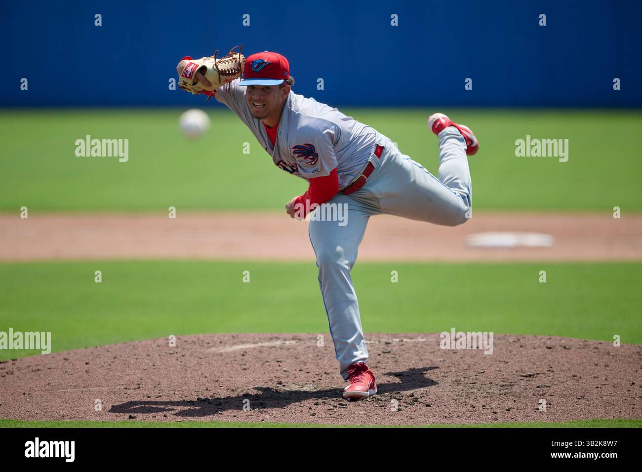 Clearwater Threshers pitcher Raymon Rosario (39) delivers a pitch ...