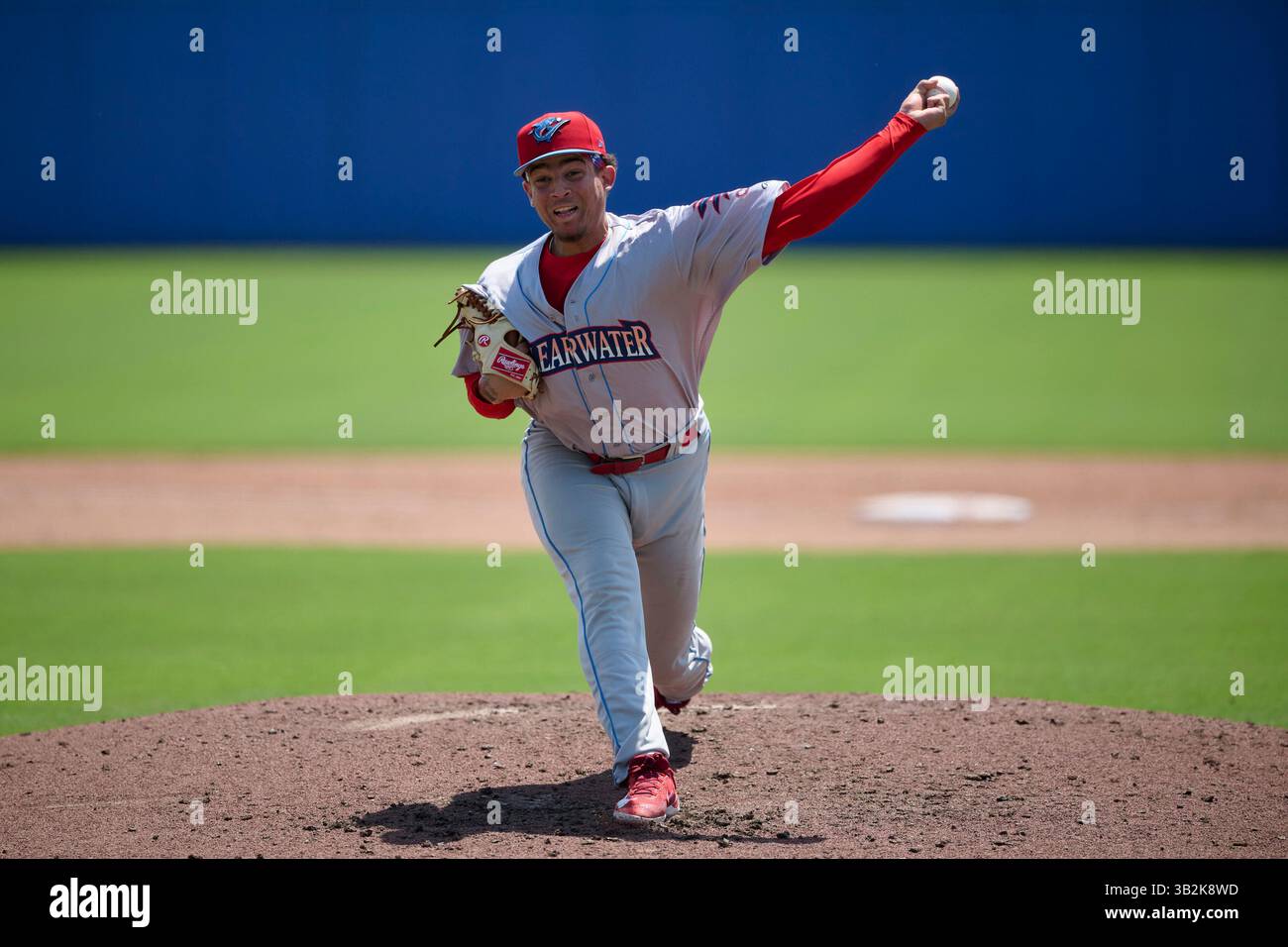 Clearwater Threshers pitcher Raymon Rosario (39) delivers a pitch ...