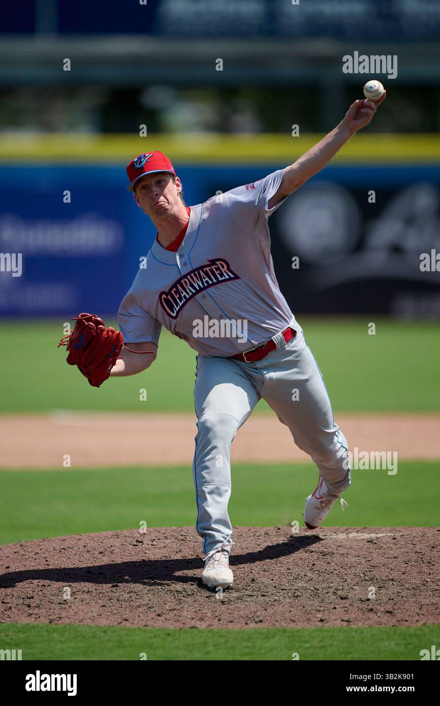 Clearwater Threshers pitcher Erik Ritchie (16) delivers a pitch during ...
