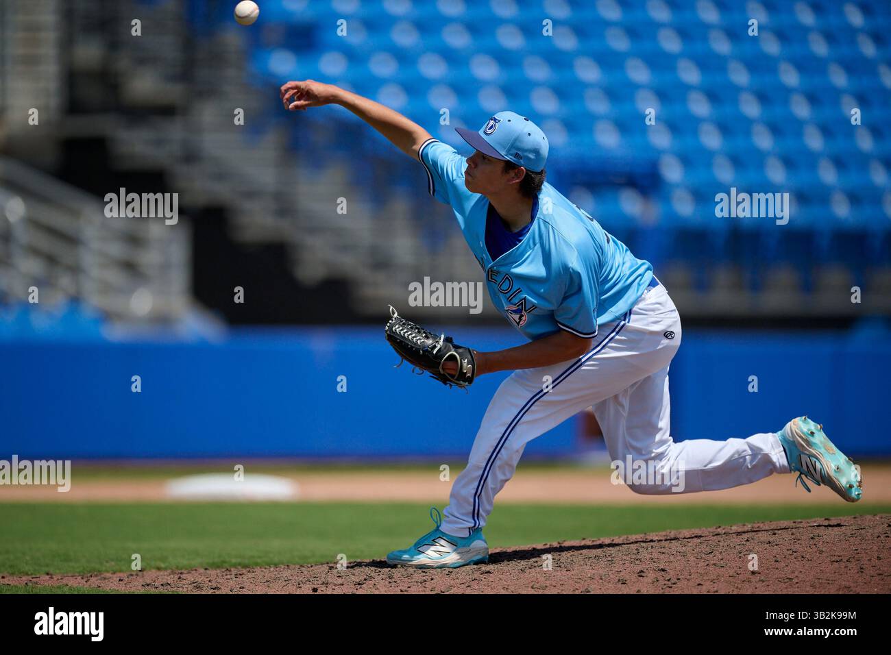 Dunedin Blue Jays pitcher Jack Eshleman (34) delivers a pitch during an ...