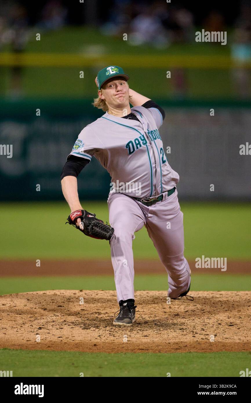 Daytona Tortugas pitcher Dominic Scheffler (21) delivers a pitch during ...