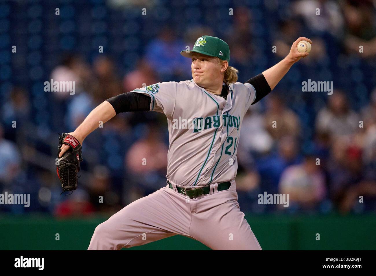 Daytona Tortugas pitcher Dominic Scheffler (21) delivers a pitch during ...