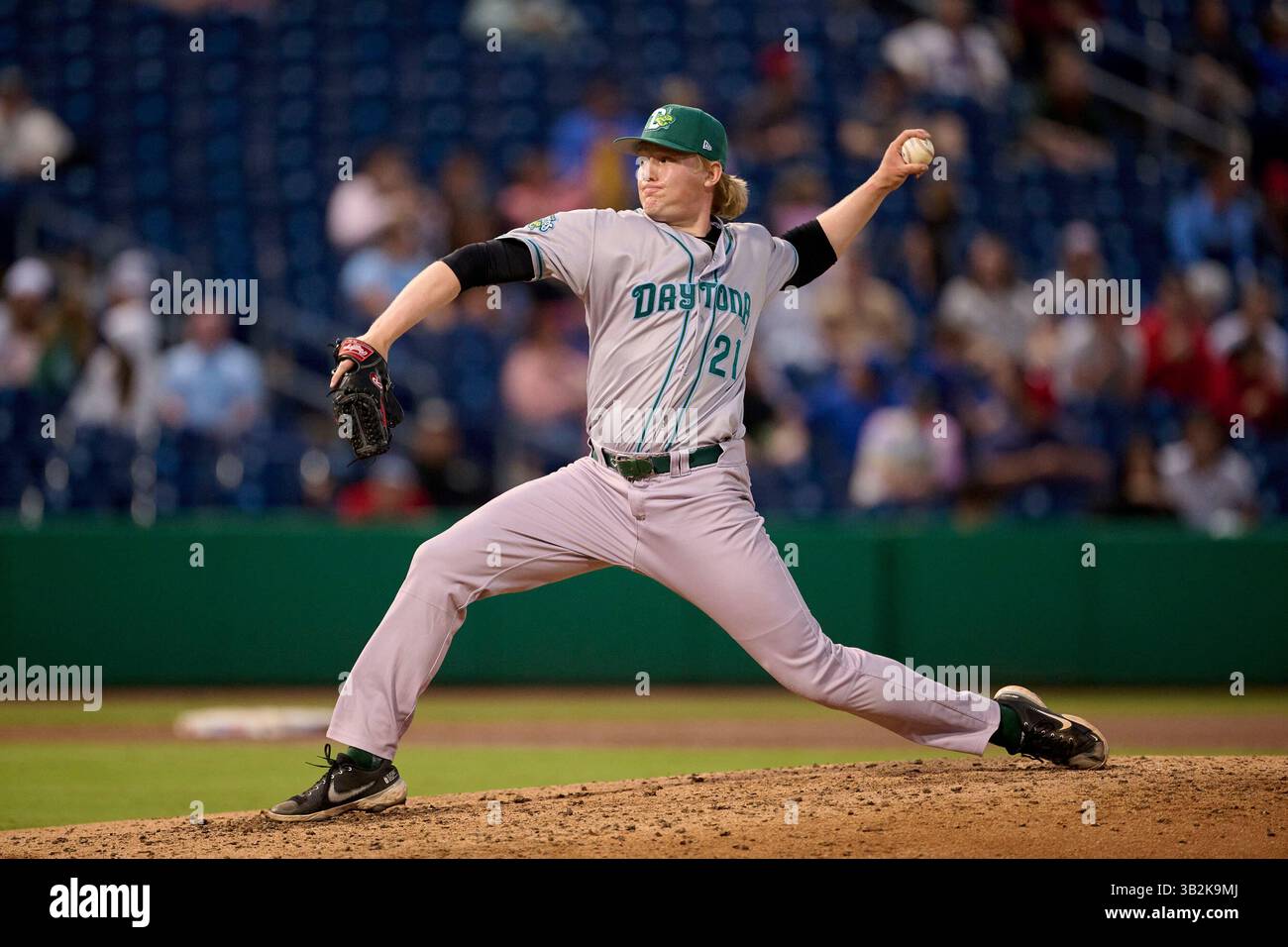 Daytona Tortugas pitcher Dominic Scheffler (21) delivers a pitch during ...