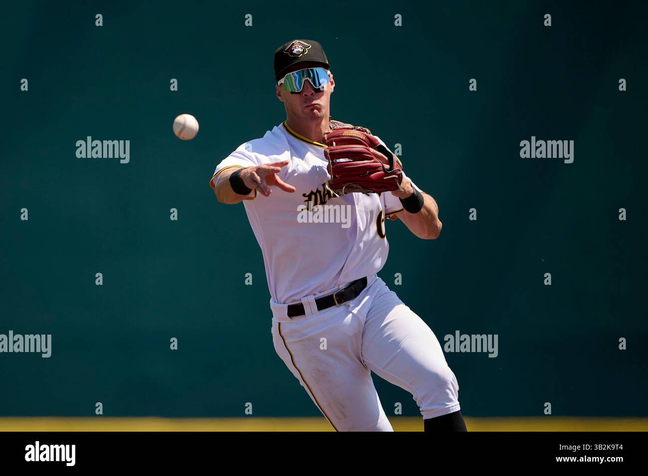 Bradenton Marauders shortstop Konnor Griffin (6) throws to third base ...