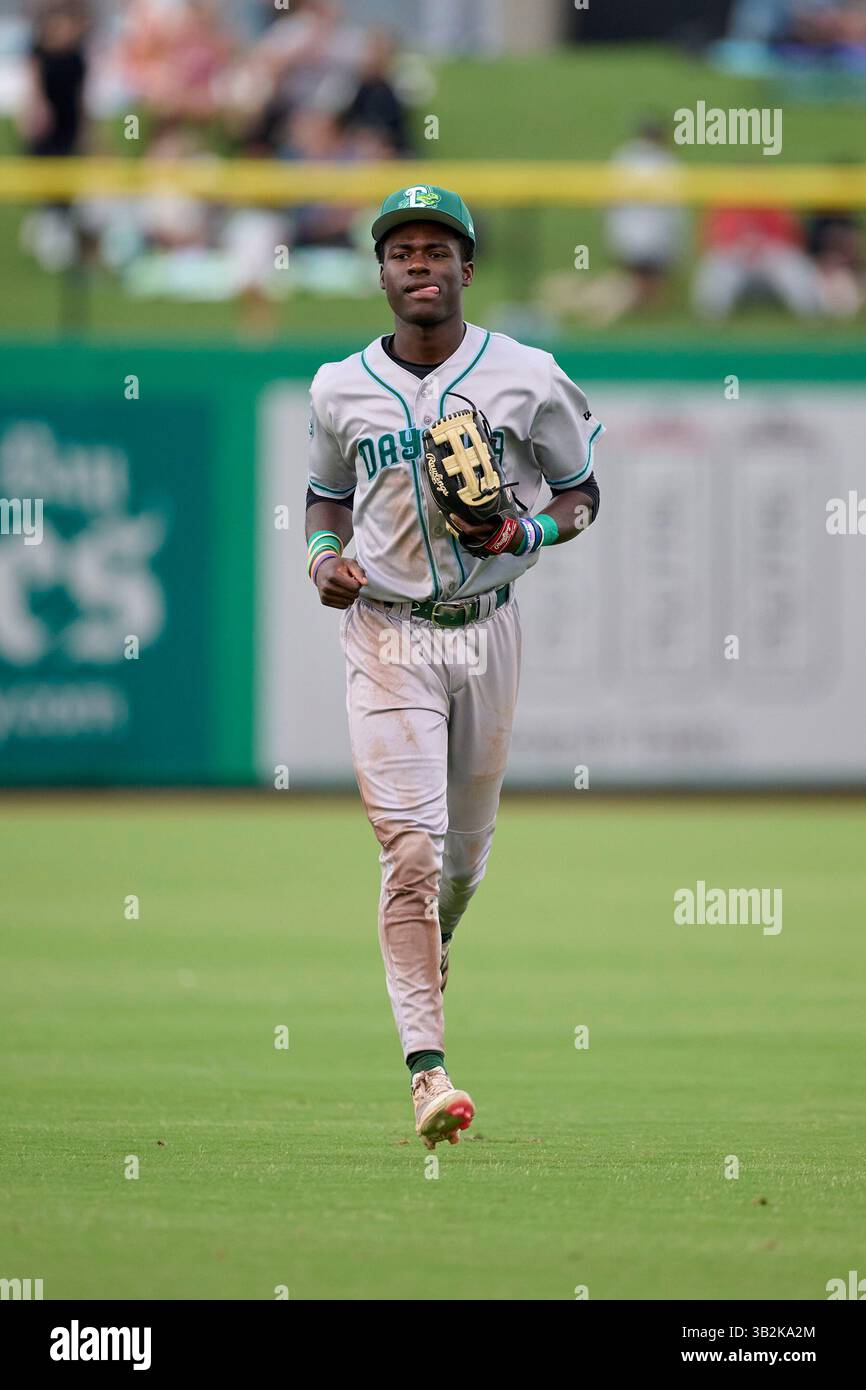 Daytona Tortugas outfielder Kyle Henley (6) jogs to the dugout during ...