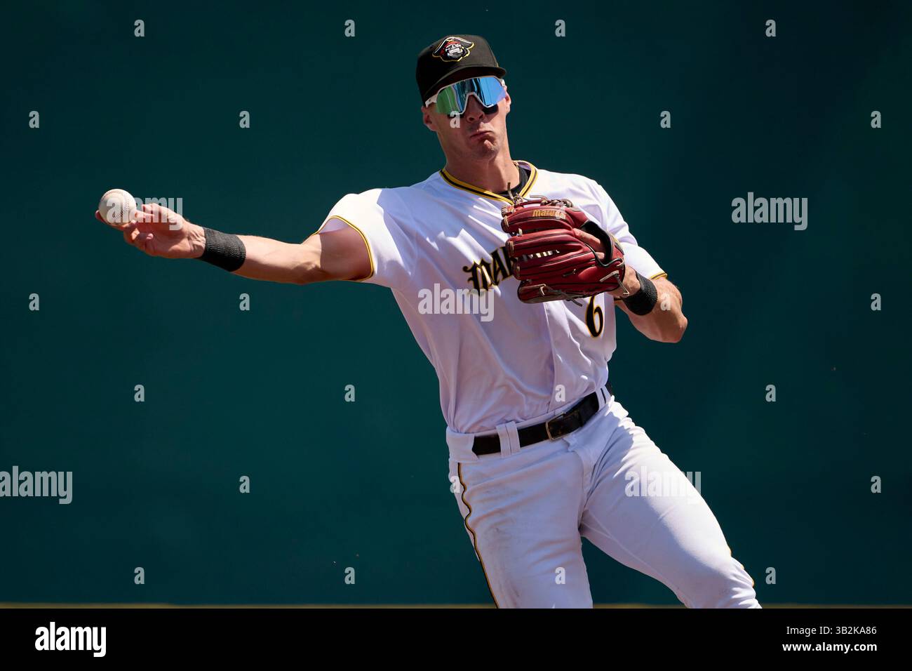 Bradenton Marauders shortstop Konnor Griffin (6) throws to third base ...